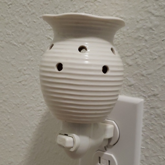 Scentsy | Accents | Groovy White Scentsy Plug In Warmer | Poshmark